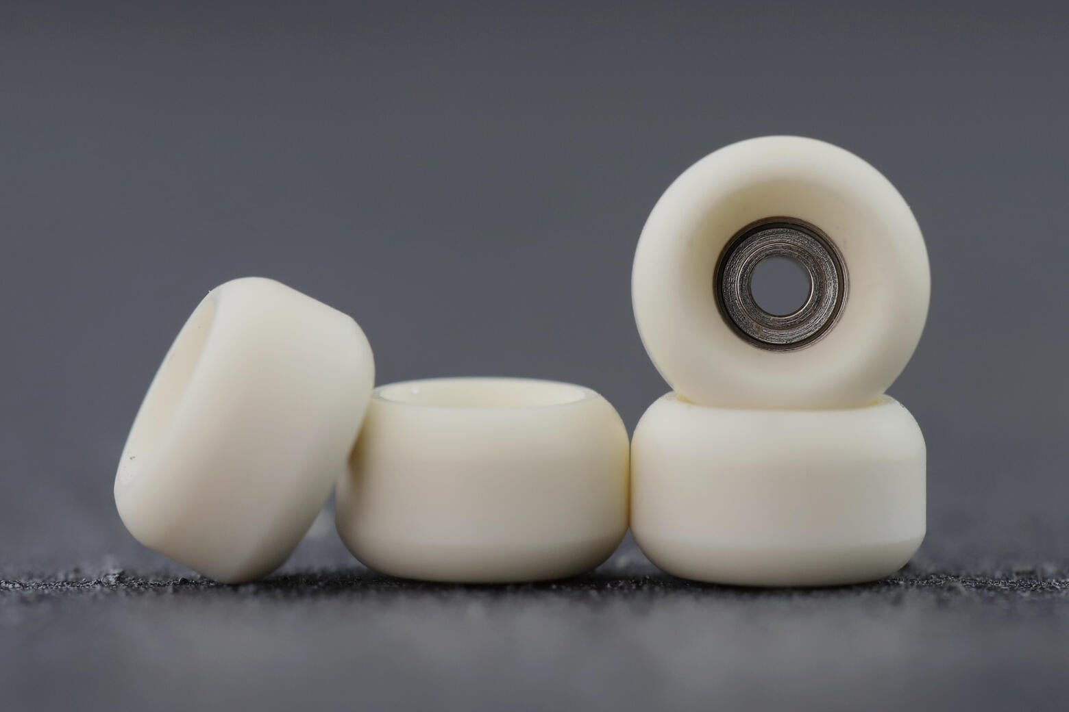 Oxygen - White 65D Urethane Wheels (Street Shape) | Skull Fingerboards