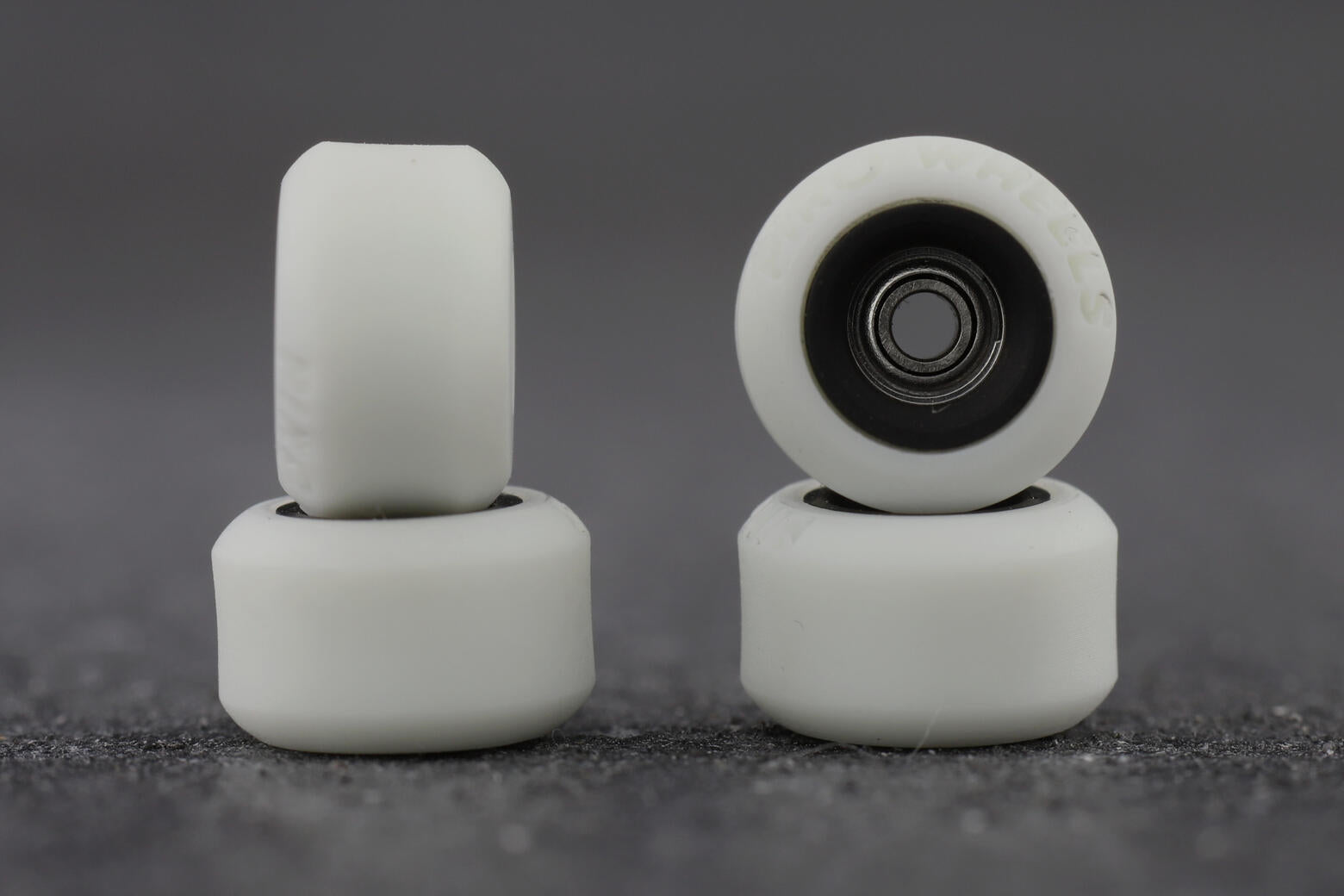 Piro White/Black Dual Durometer Wheels | Skull Fingerboards