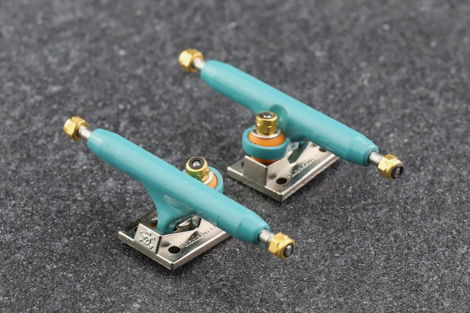Blackriver - Pro Fingerboard Trucks X-Wide 3.0 turquoise/silver (34mm)
