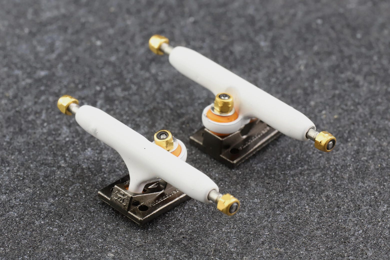 Blackriver - Pro Fingerboard Trucks X-Wide 3.0 white/black (34mm ...